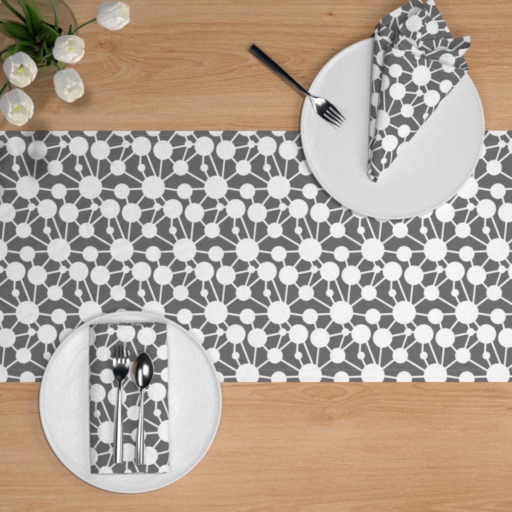 connect-circle-table-runner | Creative in Chicago